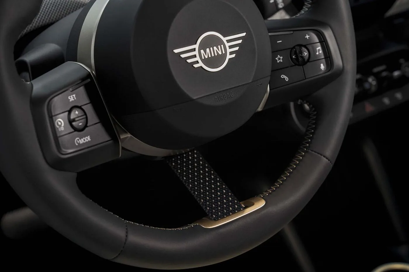BMW jedná s Bruselem o clech na Mini. Navrhuje minimální dovozní ceny ...