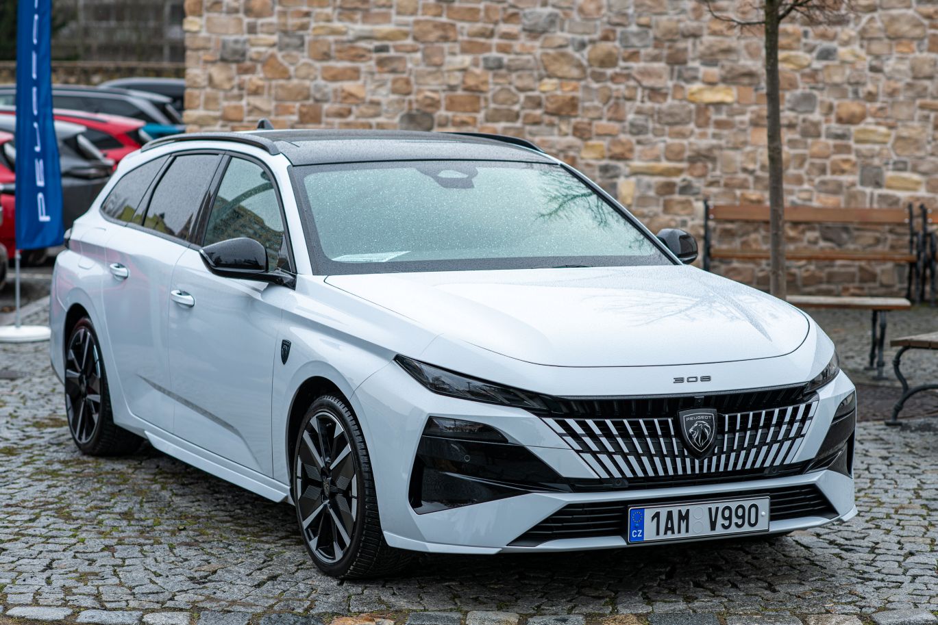Nový Peugeot 308 SW startuje v Česku od 710 tisíc korun. Přináší ...